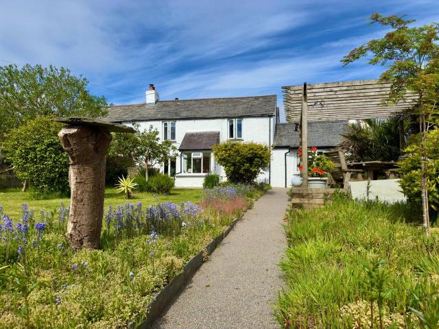 4 bedroom cottage for sale