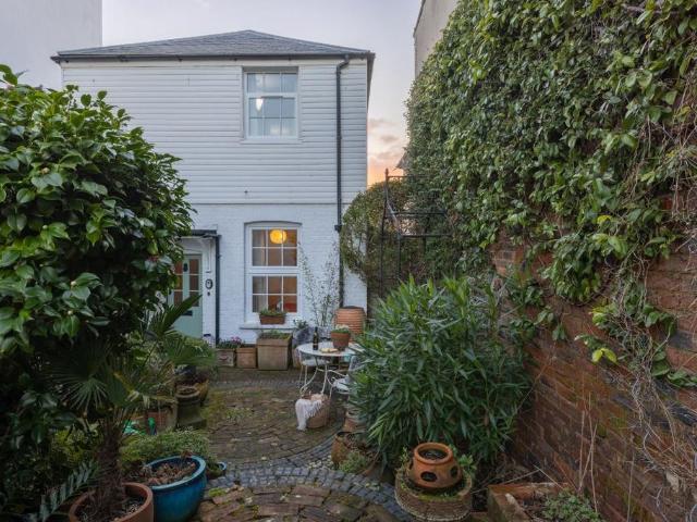 4 bedroom cottage for sale