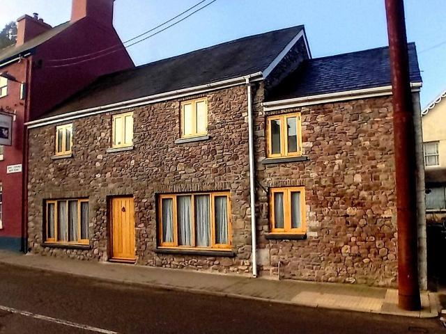 4 bedroom cottage for sale