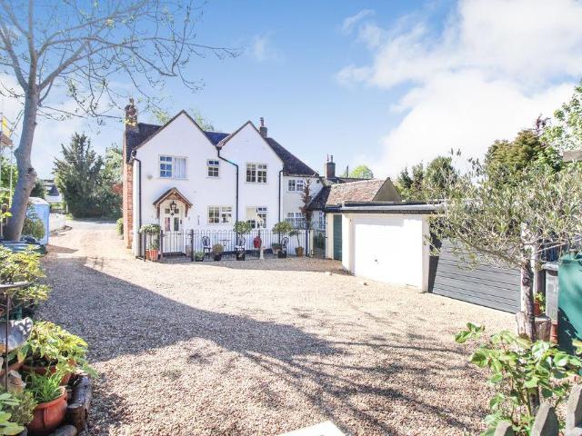 4 bedroom cottage for sale