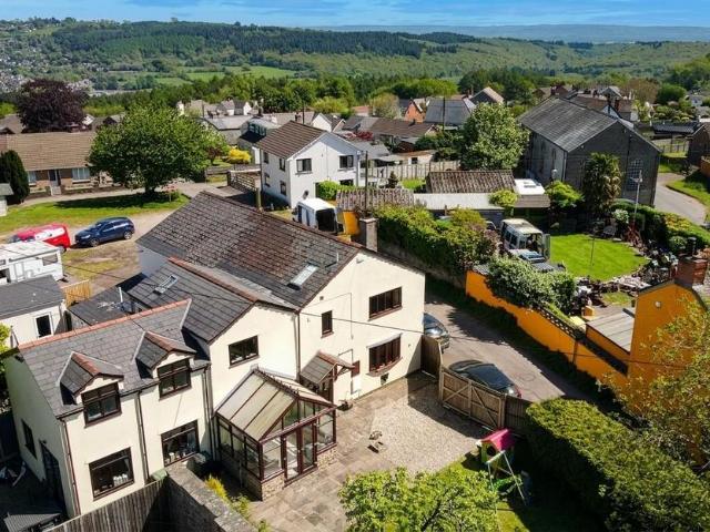4 bedroom cottage for sale