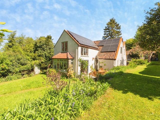 4 bedroom cottage for sale