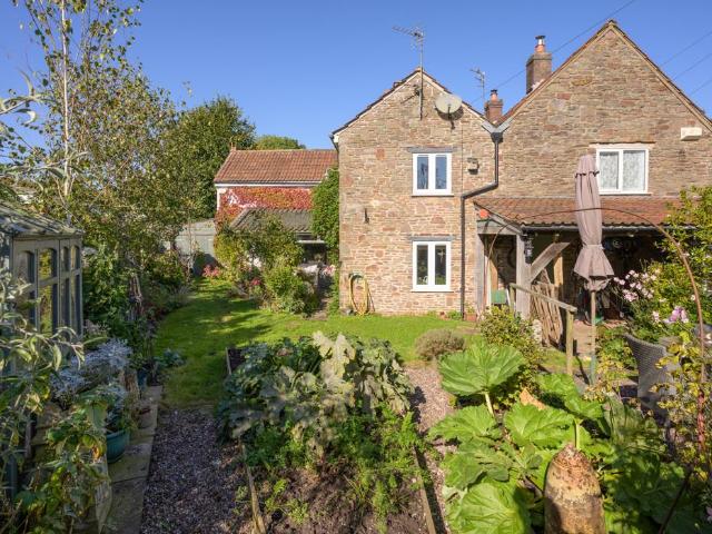 4 bedroom end of terrace house for sale
