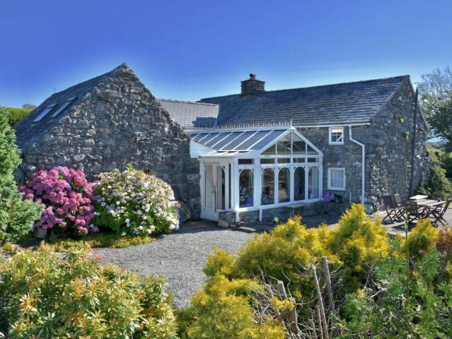 4 bedroom cottage for sale