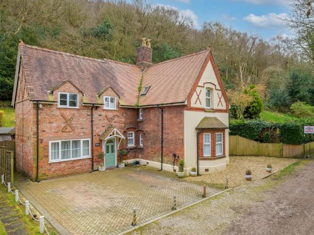 4 bedroom cottage for sale