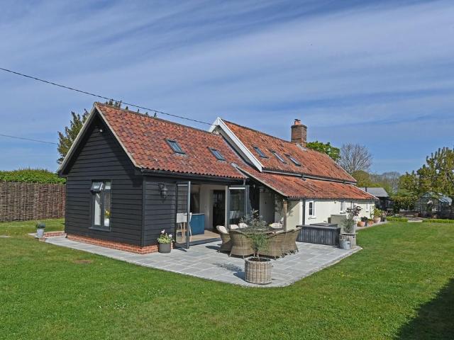 4 bedroom cottage for sale