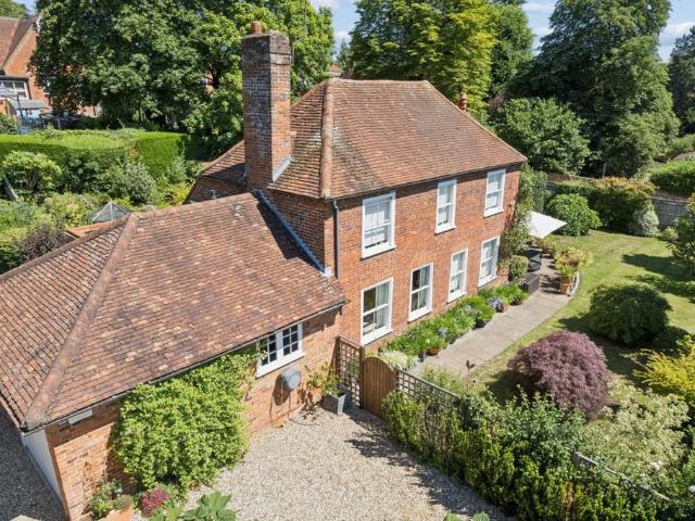 4 bedroom cottage for sale