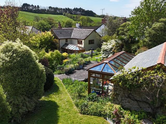 4 bedroom cottage for sale