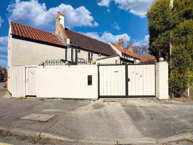 4 bedroom cottage for sale in Main Street, Calverton, Nottingham, NG14