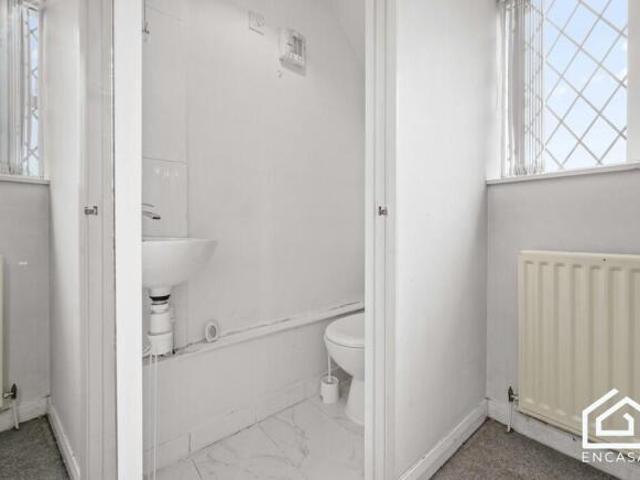 4 bedroom cottage for sale in Queens Park Road, B32