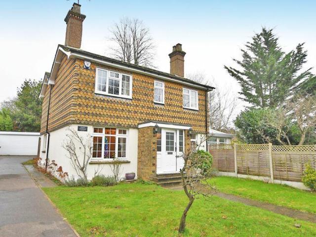 4 bedroom cottage for sale in Sittingbourne Road, Maidstone, ME14