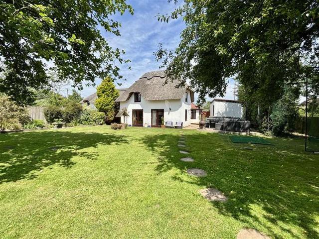 4 Bedroom Cottage House