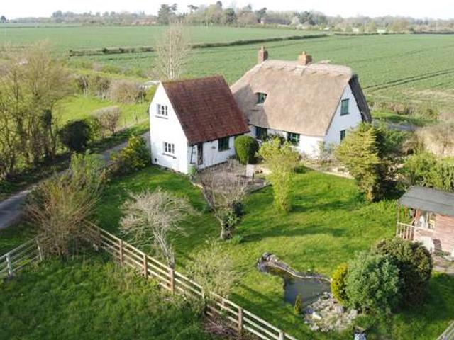 4 Bedroom Cottage House
