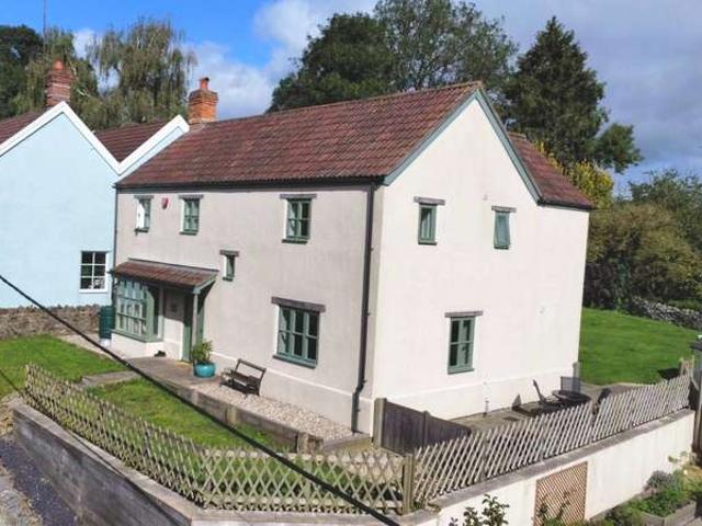 4 Bedroom Cottage House