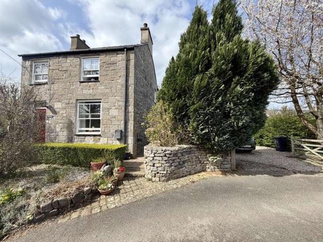 4 Bedroom Cottage House