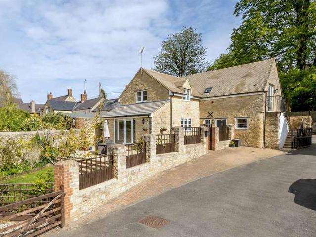 4 Bedroom Cottage House