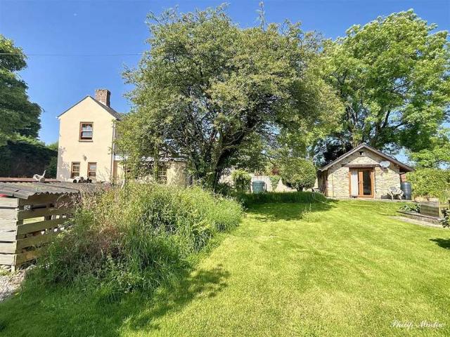 4 Bedroom Cottage House