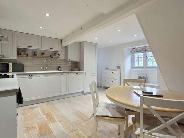 4 Bedroom Cottage House