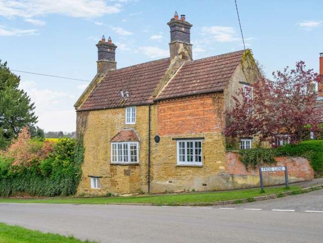 4 Bedroom Cottage House
