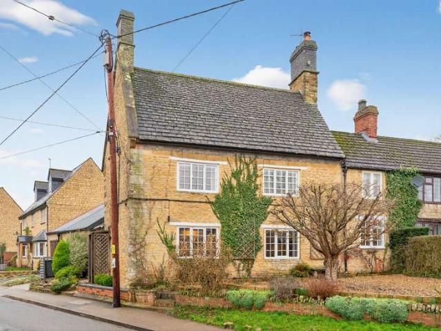 4 Bedroom Cottage House