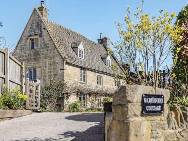 4 Bedroom Cottage House