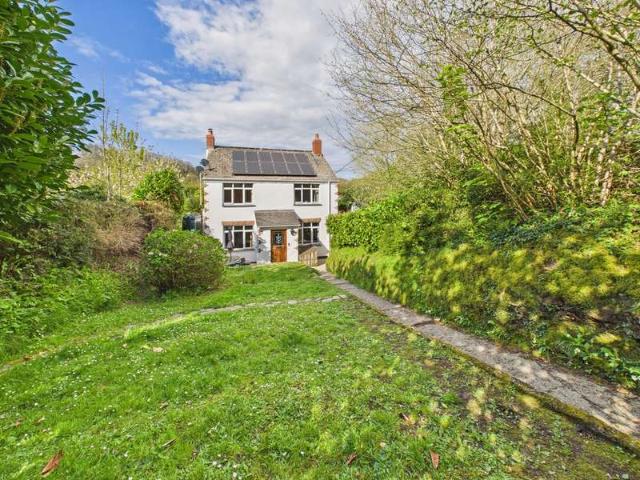 4 Bedroom Cottage House