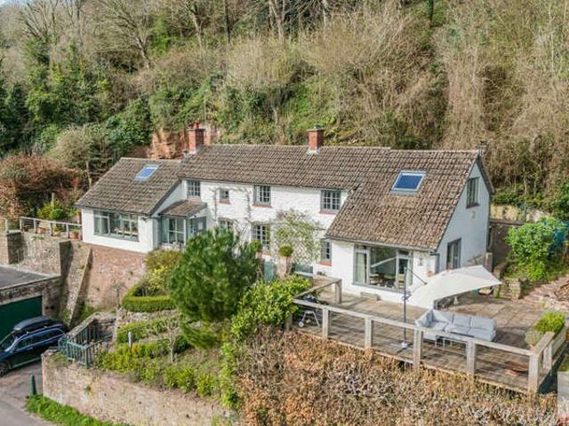 4 Bedroom Cottage House