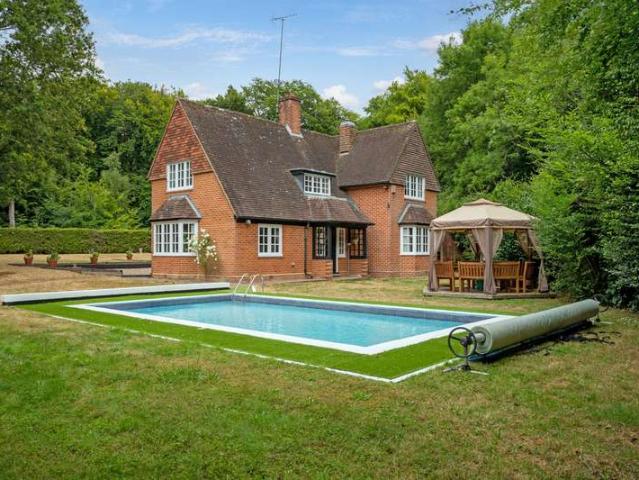 4 Bedroom Cottage House