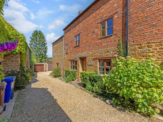 4 Bedroom Cottage House