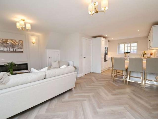 4 Bedroom Cottage House