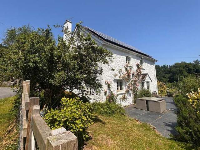4 Bedroom Cottage House
