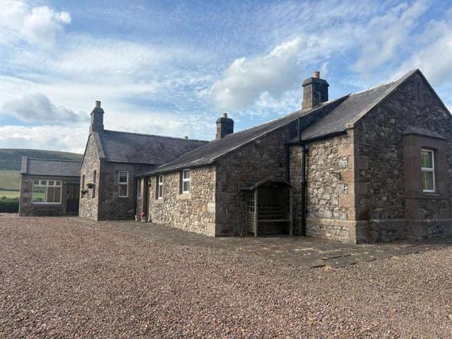 4 Bedroom Cottage House