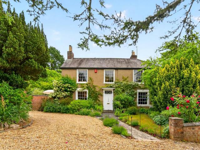 4 bedroom country house for sale