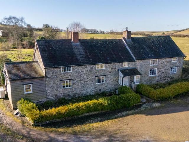 4 bedroom country house for sale
