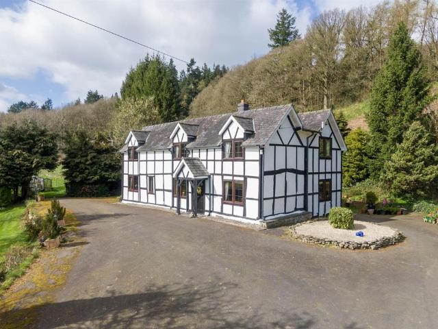 4 bedroom country house for sale