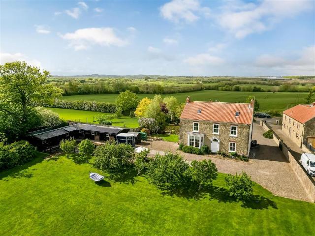 4 bedroom country house for sale