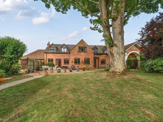 4 bedroom country house for sale