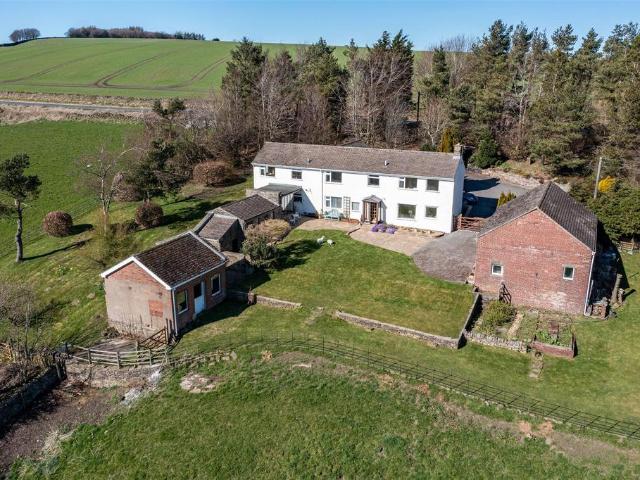 4 bedroom country house for sale