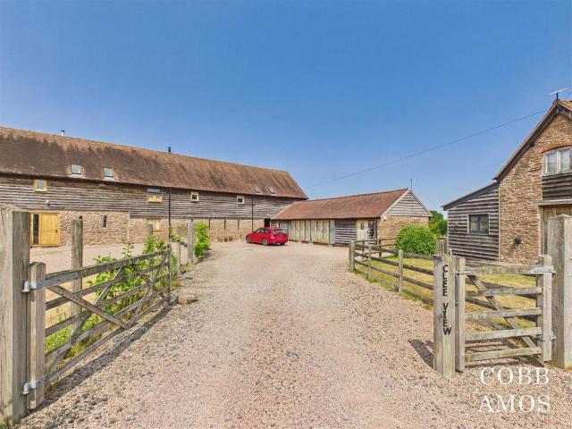 4 bedroom country house for sale