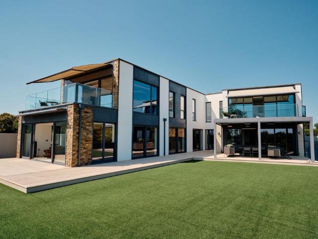4 bedroom country house for sale