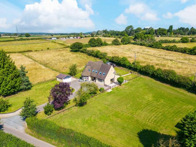 4 bedroom country house for sale