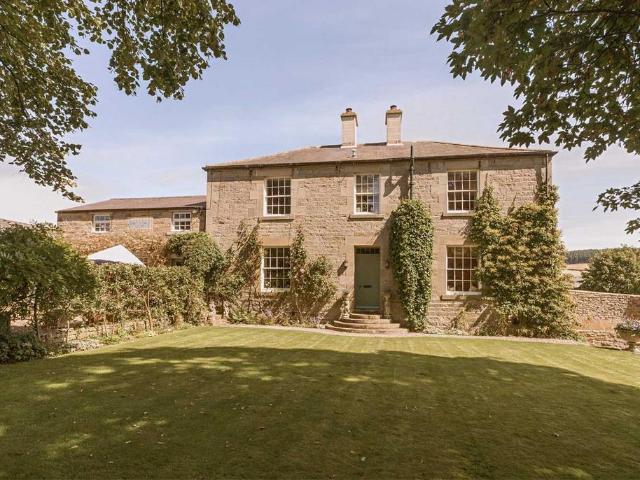 4 bedroom country house for sale