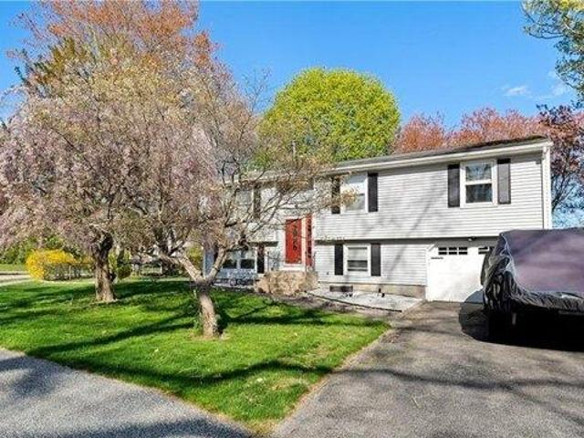 4 bedroom, Coventry RI 02816 104653804