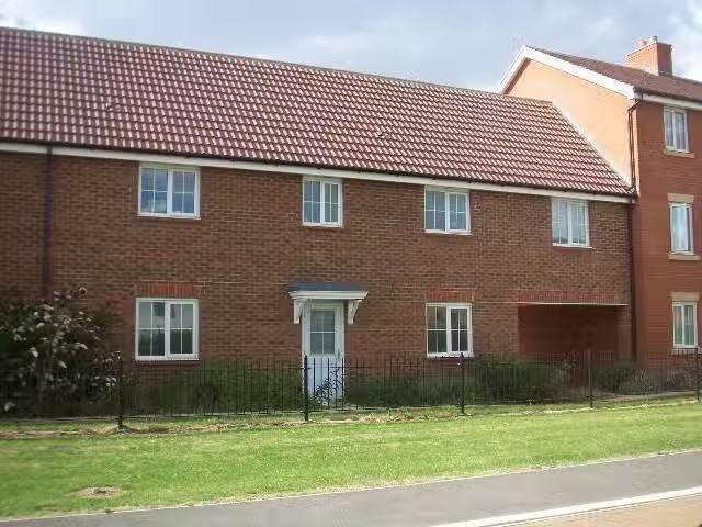 4 bedroom coach house for rent in Dragon Road, Hatfield, Hertf.