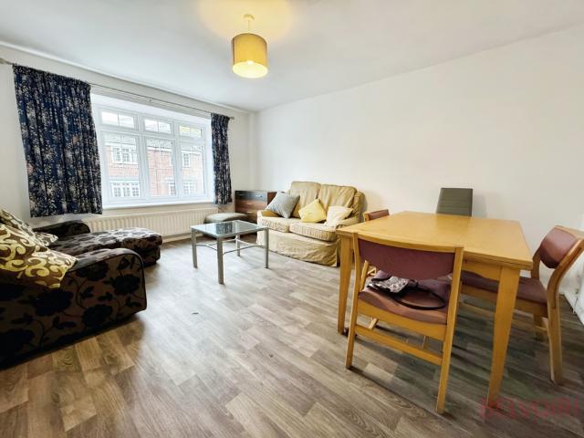 4 bedroom coach house to rent