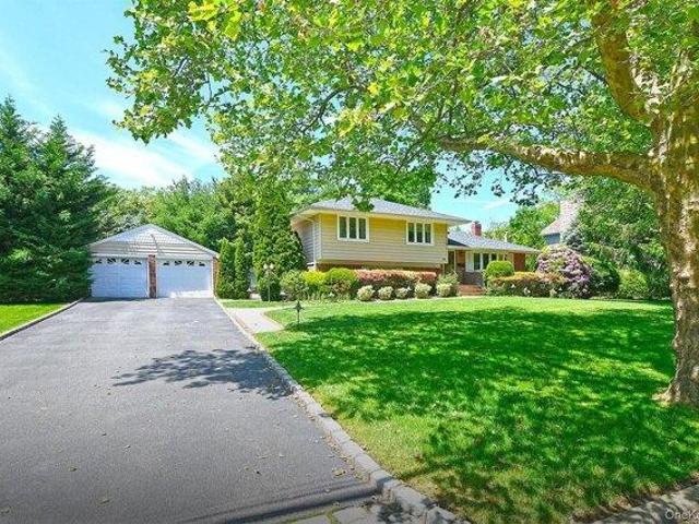 4 bedroom, Commack NY 11725 103627213