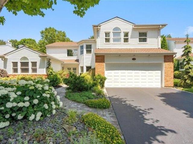 4 bedroom, Commack NY 11725 104904173
