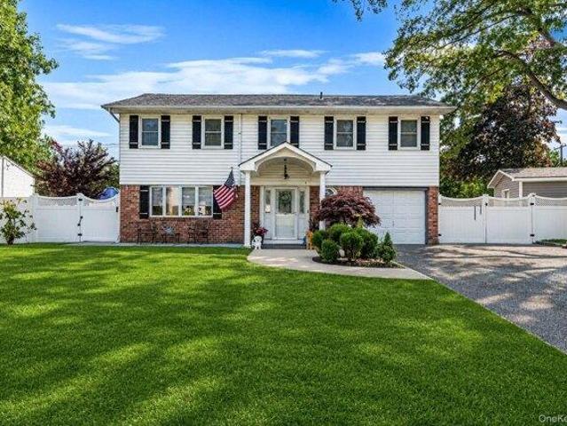 4 bedroom, Commack NY 11725 104905518