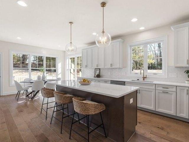 4 bedroom, Concord MA 01742 LS102800204