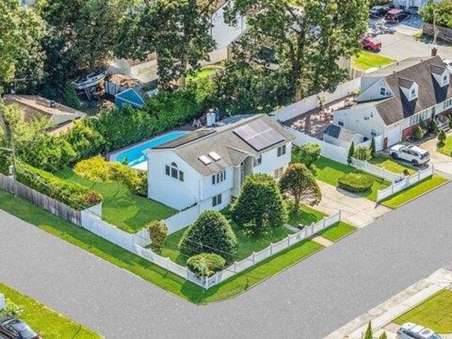 4 bedroom, Copiague NY 11726 103602757